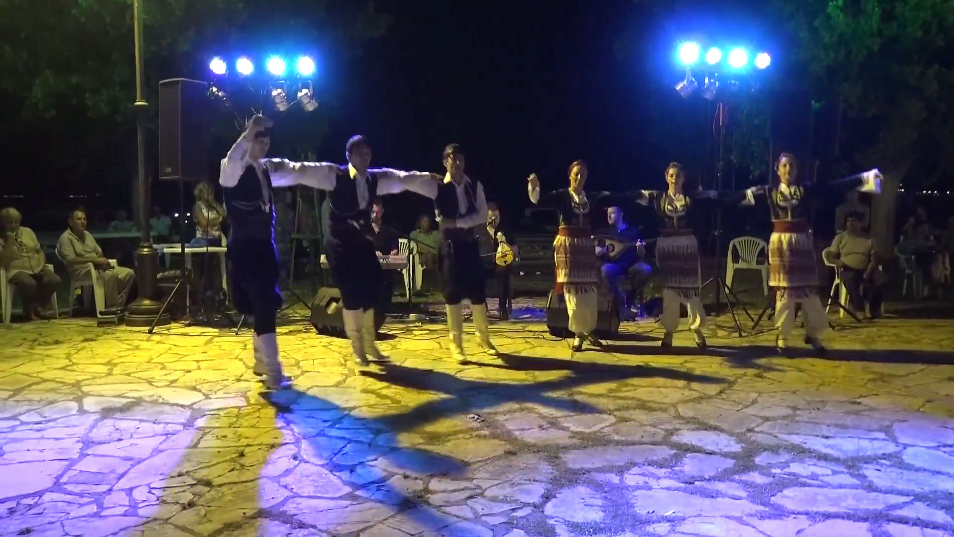 The traditional Cretan fete | Monza